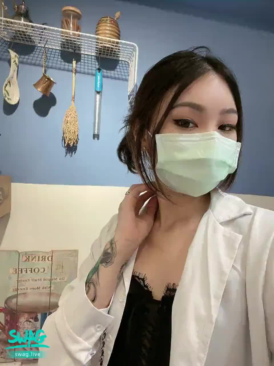 誤打誤撞來到這裡，其實也沒什麼特別的想法，發現有鑽石可以解鎖看更多辣妹之後，一切都不一樣了。 Swag