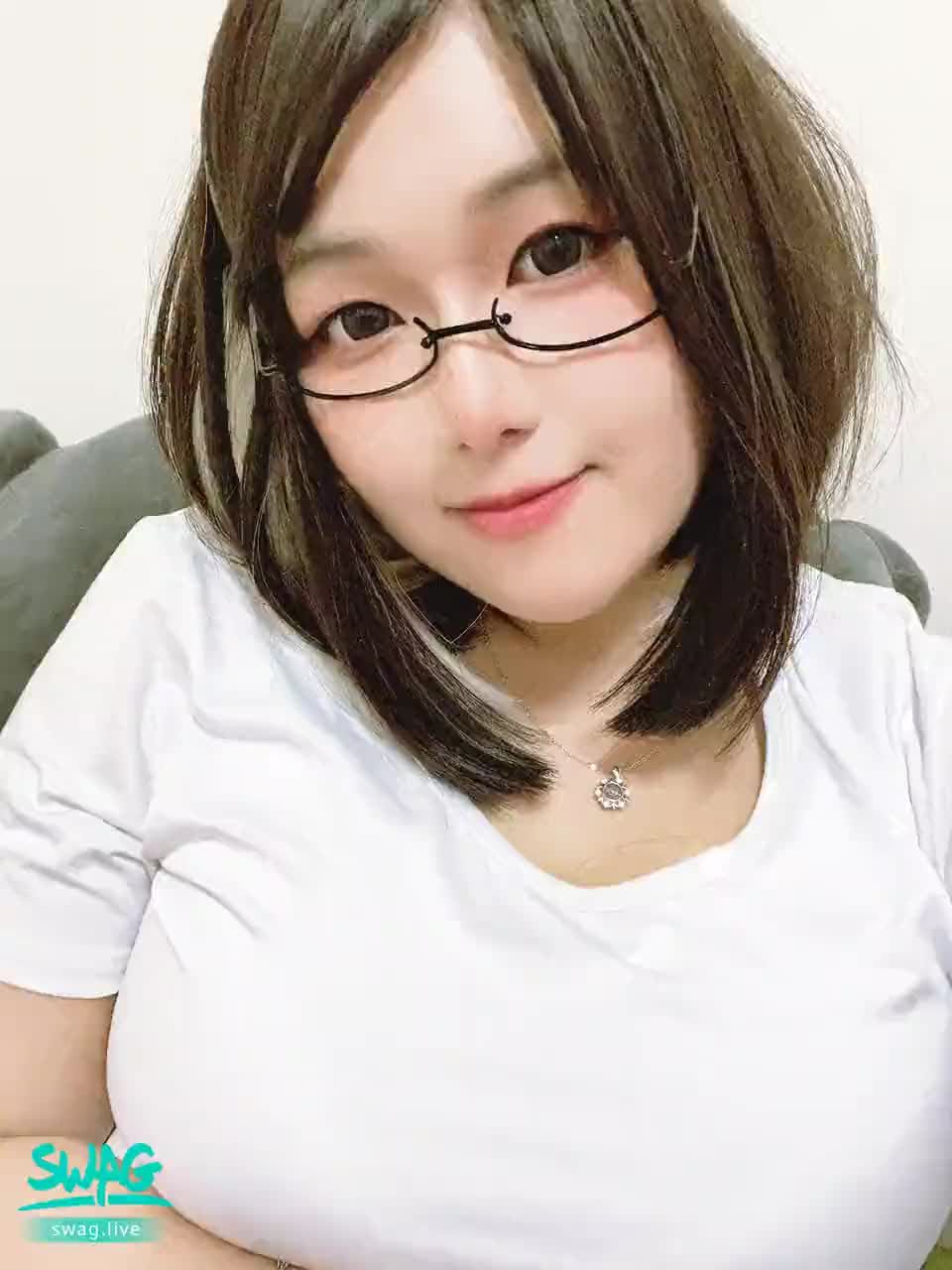 🫠我怎麼長得跟這個符號好像哦？🤣笑死 Swag