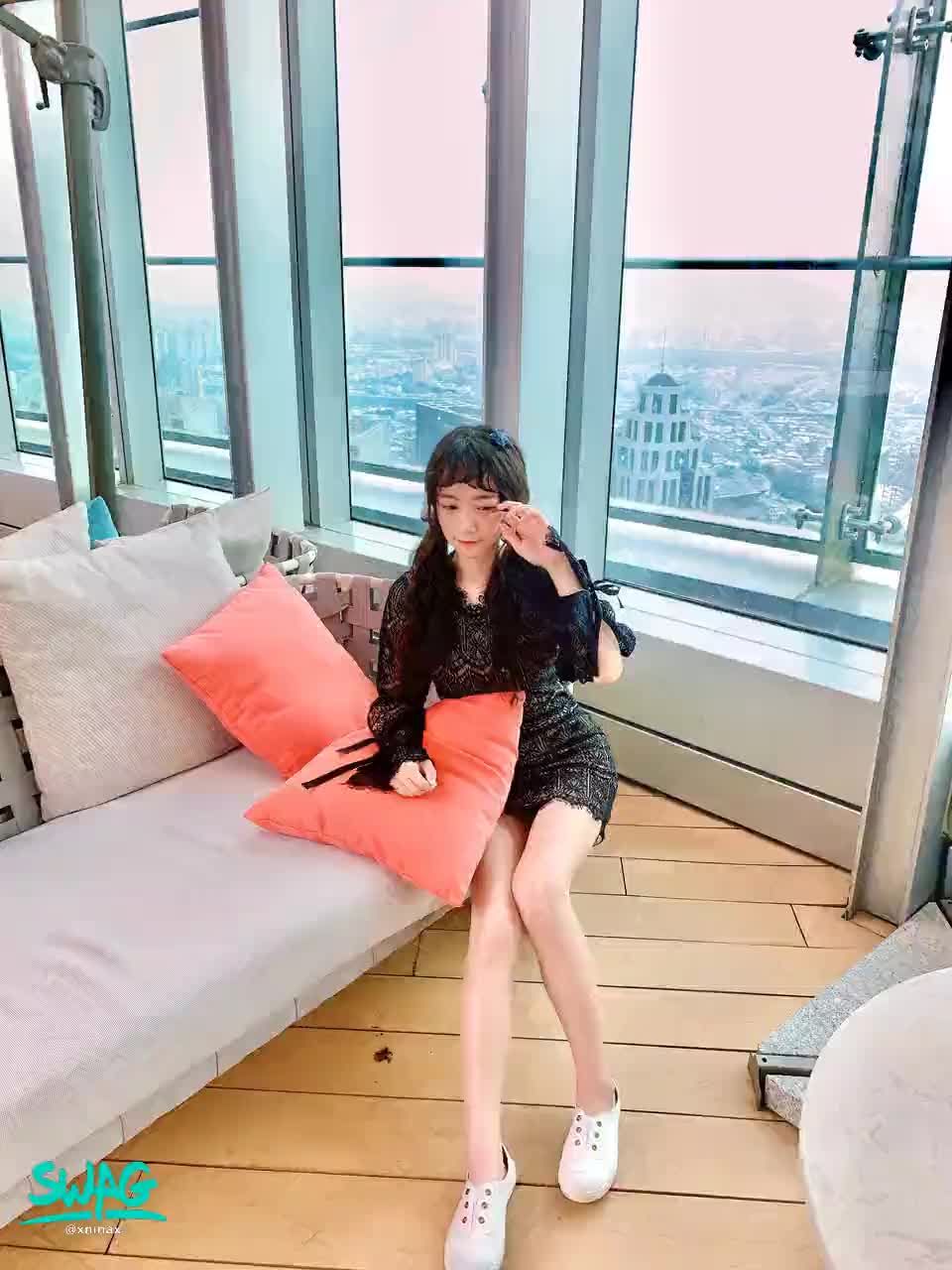 謝謝剛剛直播開票有買票的200多位哥哥們🥰讓妮娜第一次開表演就200人滿票 ️ ️期待下一次的開票我們再相遇唷💓💓😳🙈哥哥好疼妮娜⋯⋯真的讓