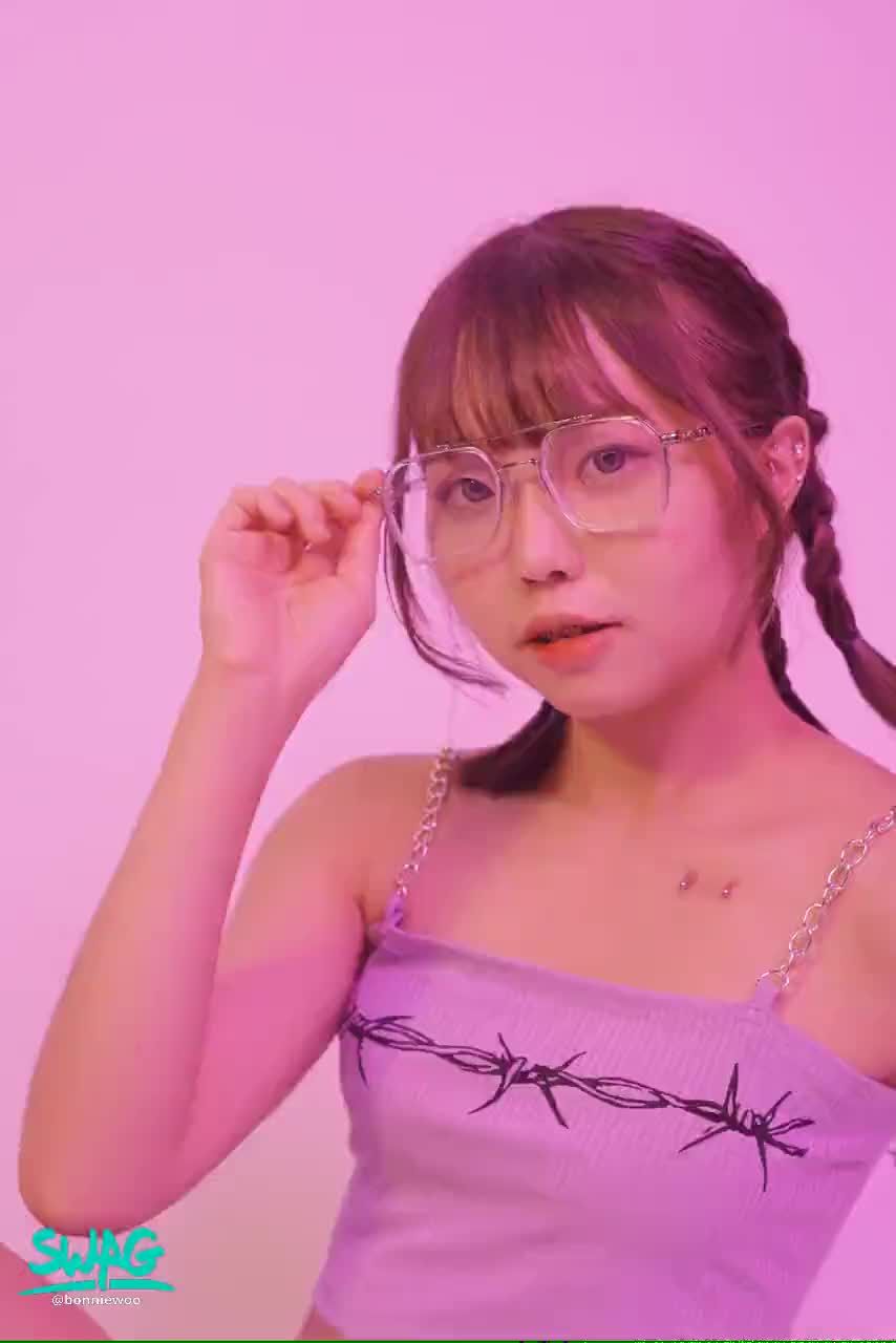 930星期五晚上可能會直播 大家可以來找我敘敘舊喔～ Swag