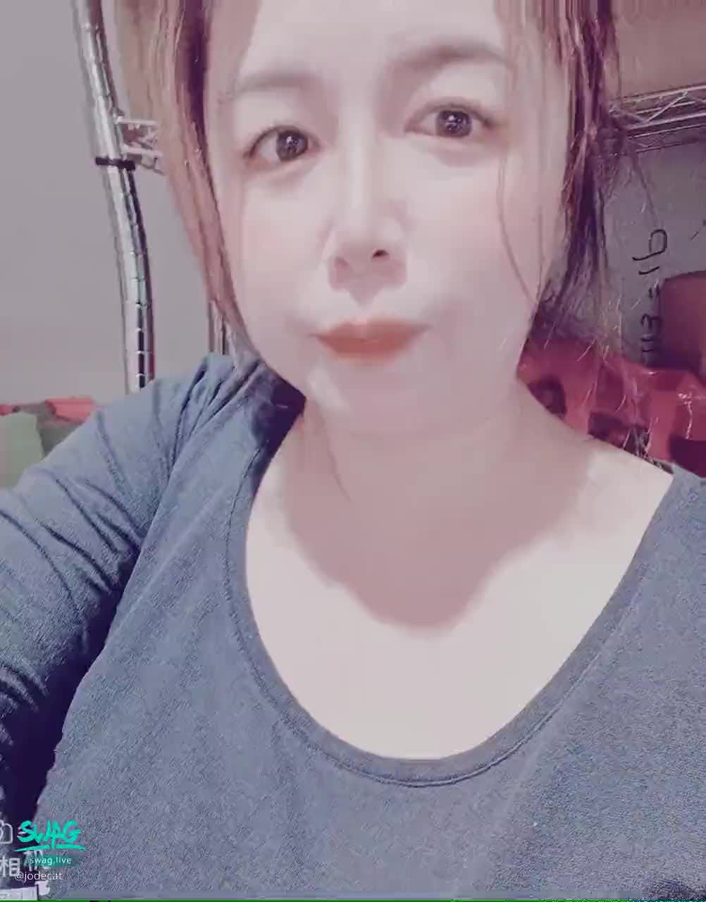冬日的午後，超想哥哥的擁抱，快來接鎖貼文，好好的聊天唷啾咪 Swag