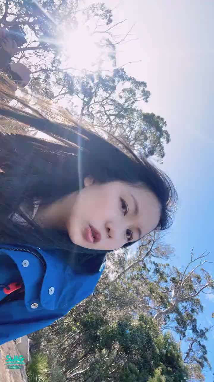 好舒服的陽光噢😍就像寶貝陪在我旁邊一樣 心裡暖暖的😝 Swag