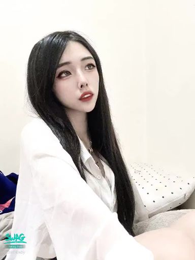 因為平台一直斷線🥲 77直播業績差了25隻棒棒口紅💄 求哥哥們能幫我達標🙏 Swag