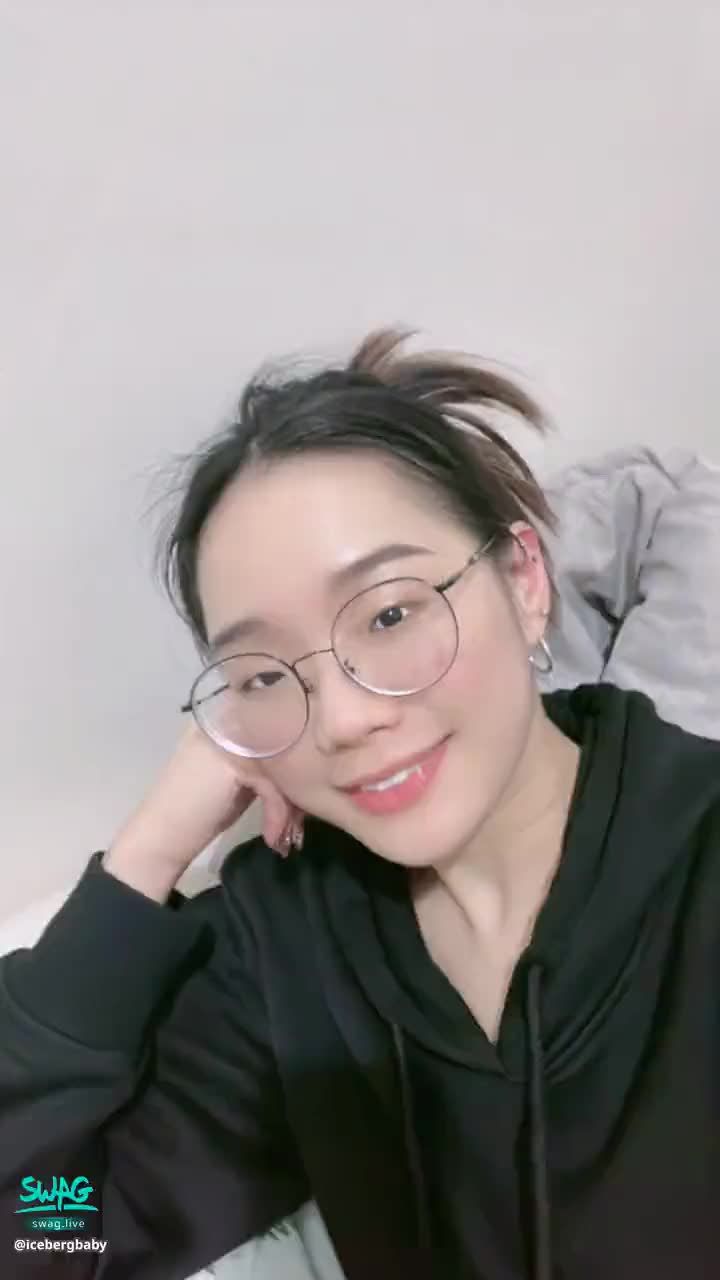 大家要追蹤我呀～我開直播你們才會看到通知捏 Swag
