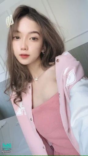 本月最后一天直播。 来支持我,从我这里得到更特别的东西🍫💗💗 Swag
