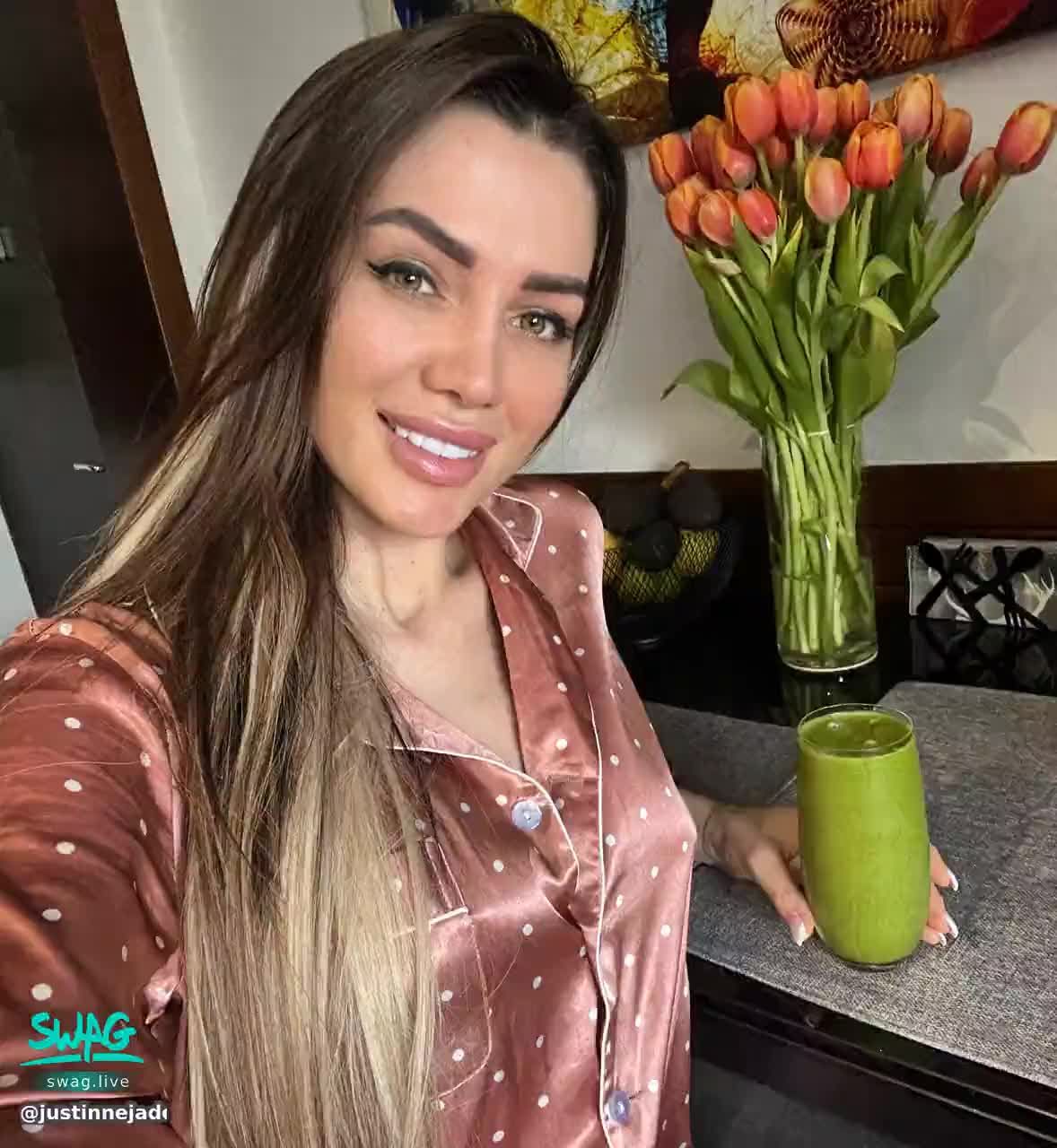️love flowers and i enjoy my shake🤩 i just wake up😊How are you? | SWAG