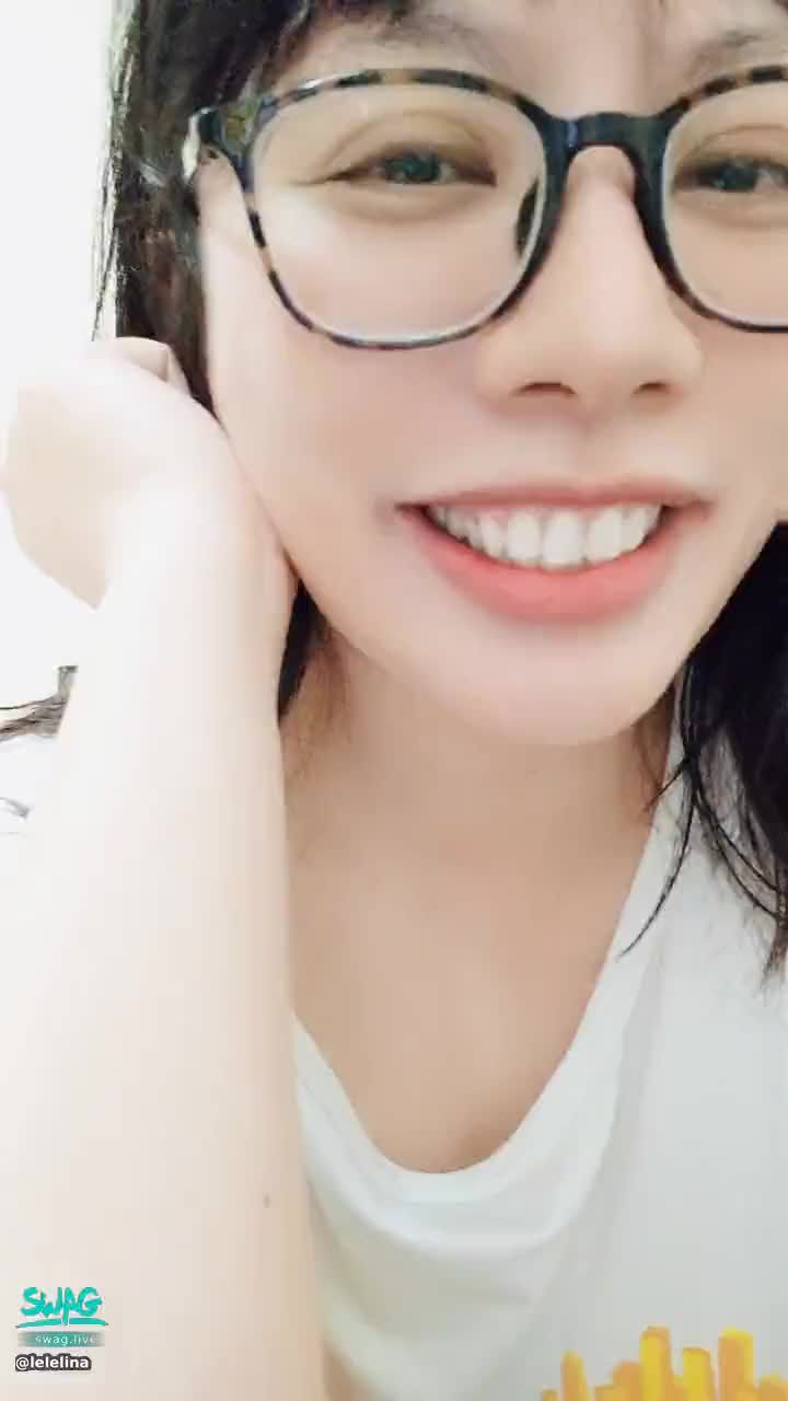我不知道遇到什麼事情可以笑成這樣😆😆😆😆babe你也會嗎？😜😜😜 Swag
