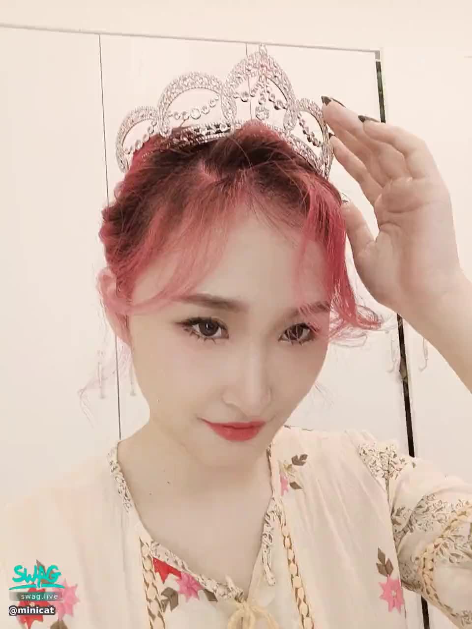 女生果然要戴皇冠！💘跟公主一樣👸 | SWAG