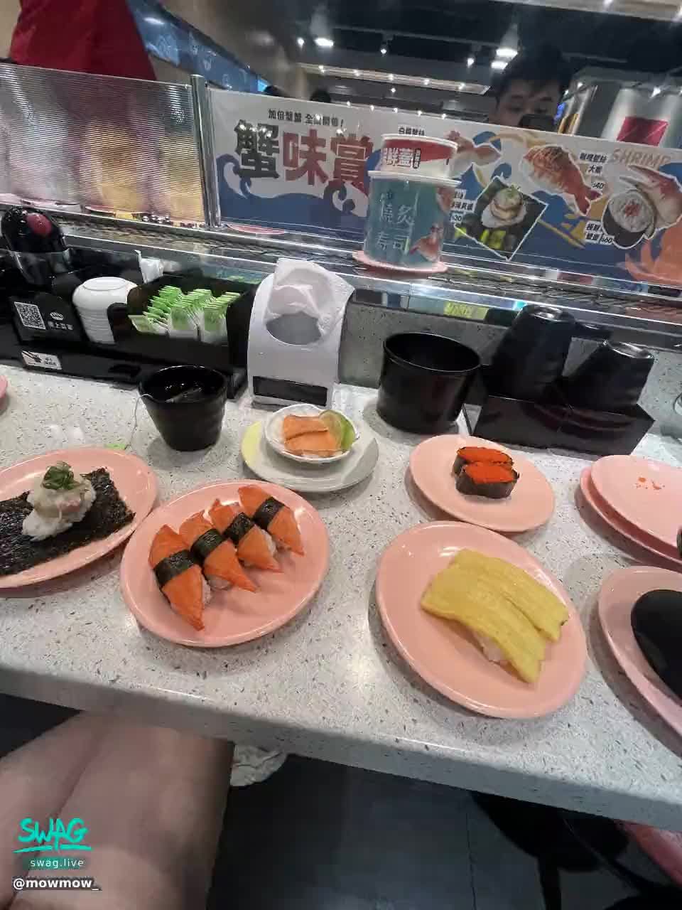 茉茉在吃晚餐嘍～ Swag