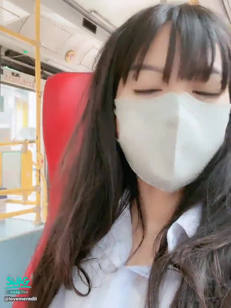 搭公車出門去面交，下次換你約我ㄧ起出門逛街吃飯好不好？ Swag