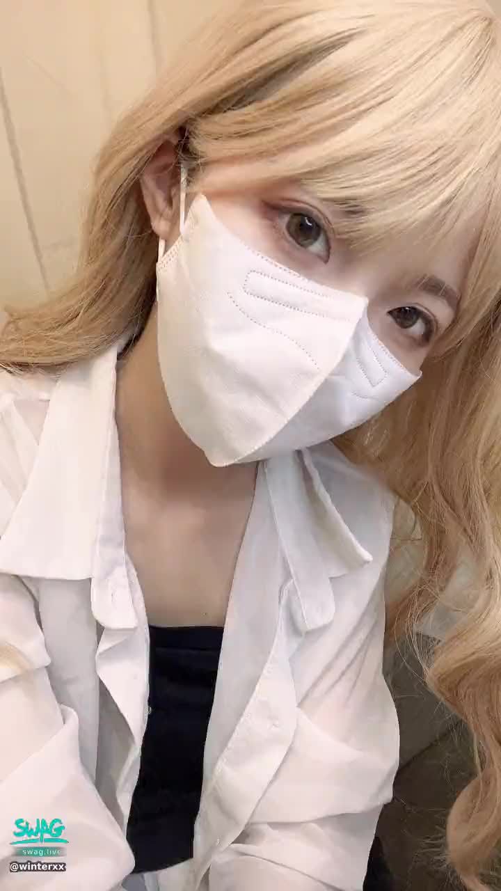 謝謝babe今天來看表演🤍喜歡我金髮還是黑髮呢？ Swag