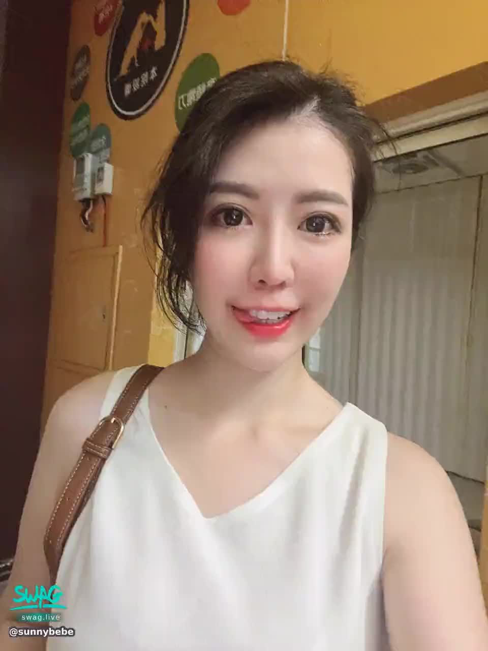 上班了 今天好熱 大家要多喝水水 | SWAG