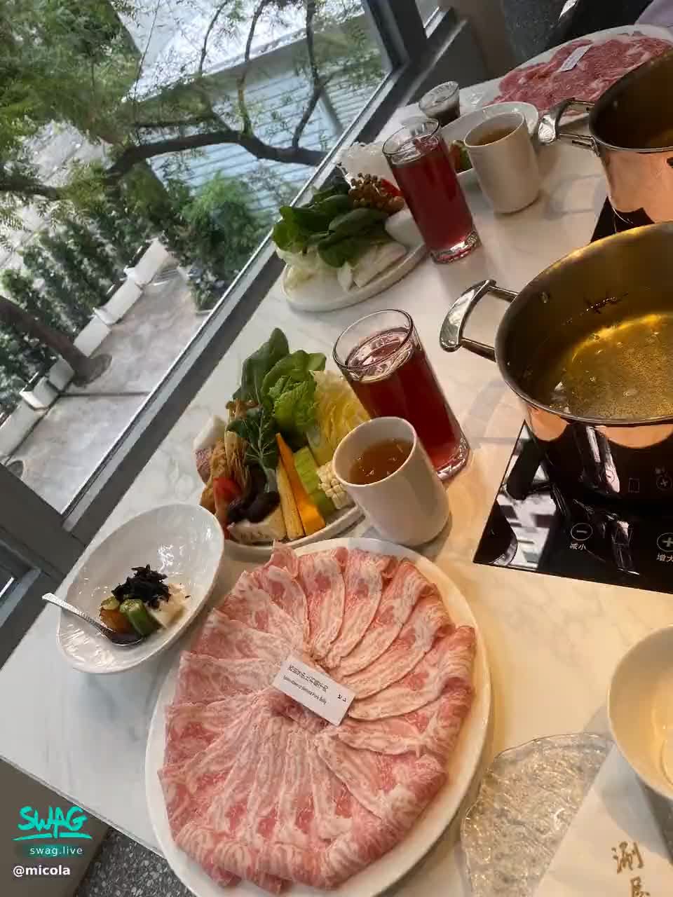 忙到現在才跟主管出來一起吃飯 是不是晚餐也不用吃了🥹 Swag