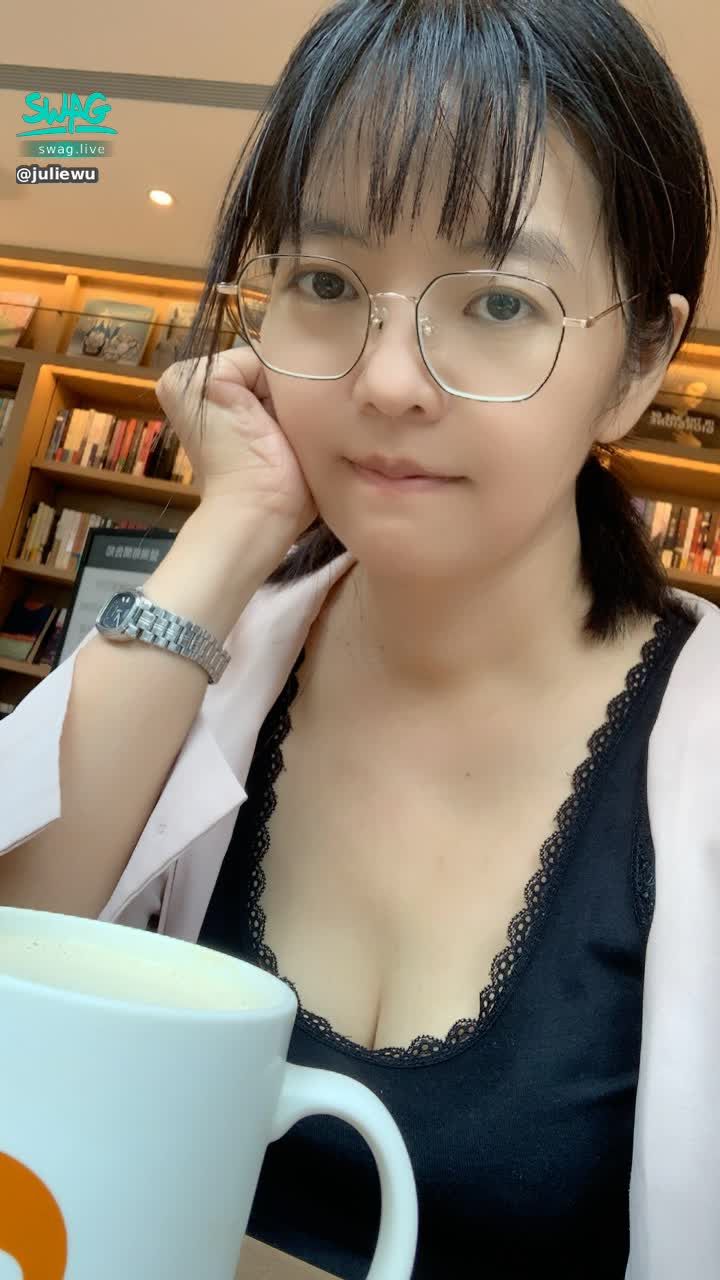 早安 ️先來一杯咖啡再繼續努力💪 Swag