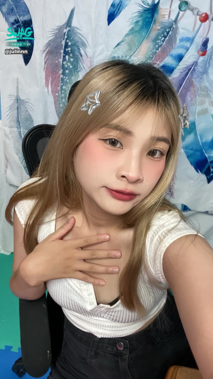 今天晚上8 11點會直播跟大家聊天喔☺️☺️ Swag