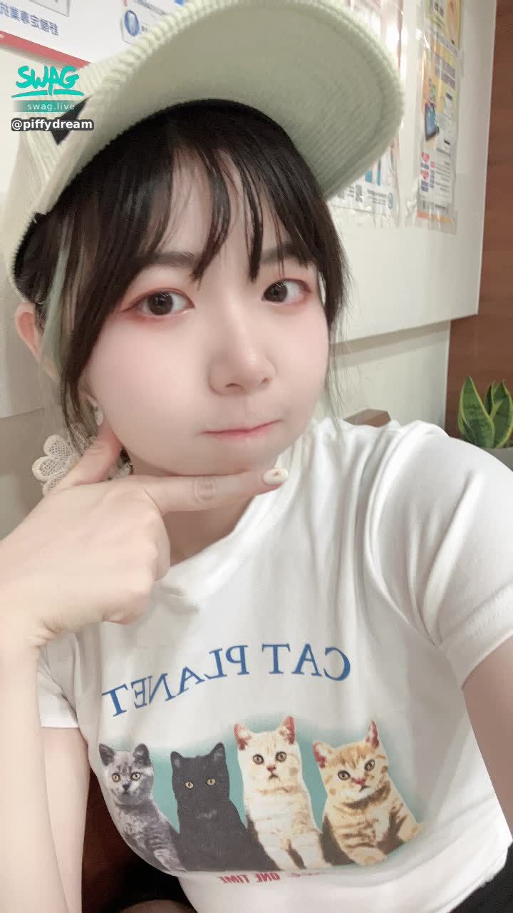 Piffy最近瘋狂加班🥺🥺🥺好想Babe哥哥呀💦💦💦有哥哥要來安慰人家嗎🫠 | SWAG