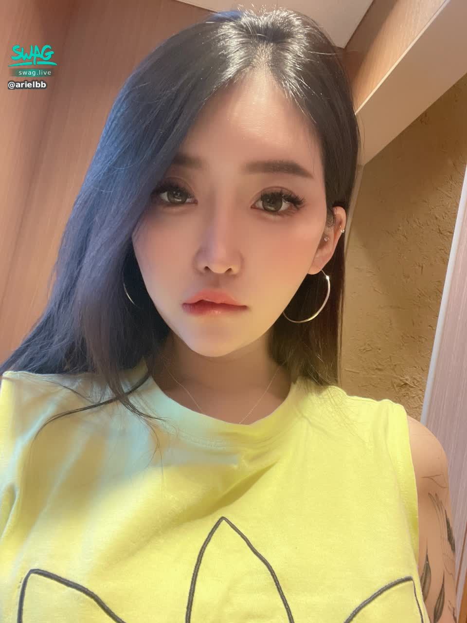 今晚有24小時不斷電直播耶🤣雖然沒參加直播，但是我的新片上架也很好看哦！拜託寶貝解鎖看看，沒射你來跟我說👉🏻 Swag