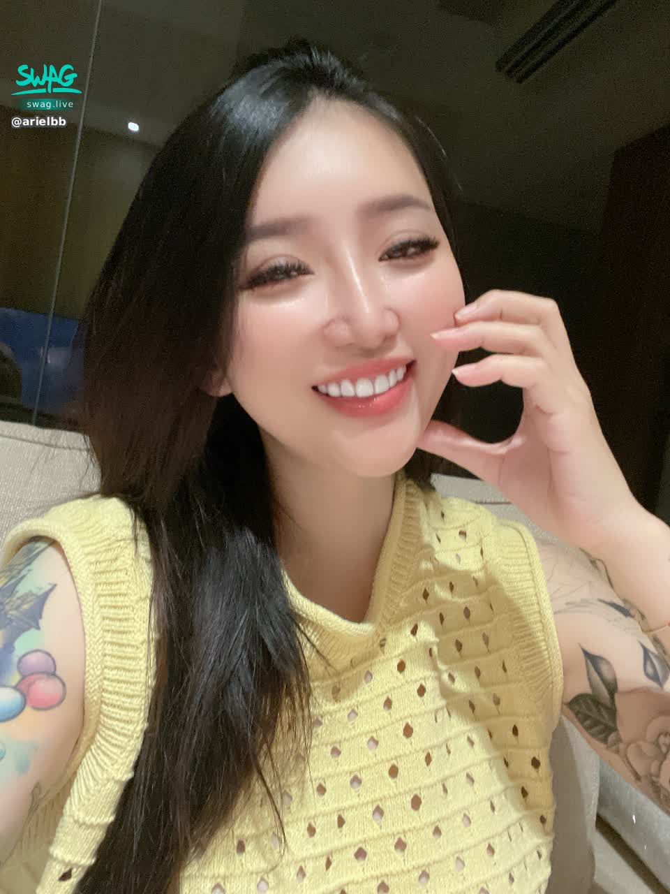 今晚有24小時不斷電直播耶🤣雖然沒參加直播，但是我的新片上架也很好看哦！拜託寶貝解鎖看看，沒射你來跟我說👉🏻 Swag