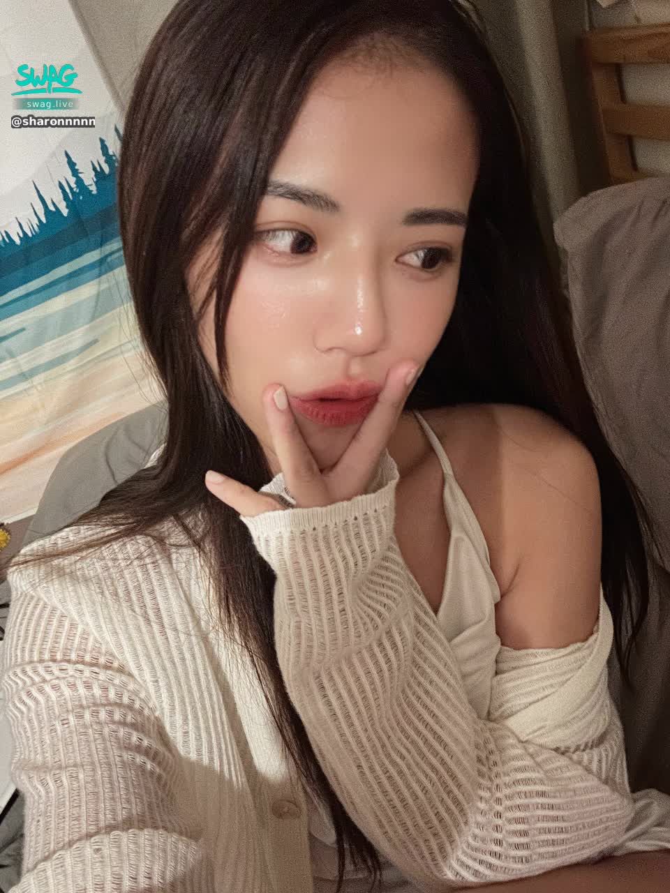 最近可能都會這麼任性直播吧⋯哥哥願意陪我渡過嗎🥺 ️ Swag