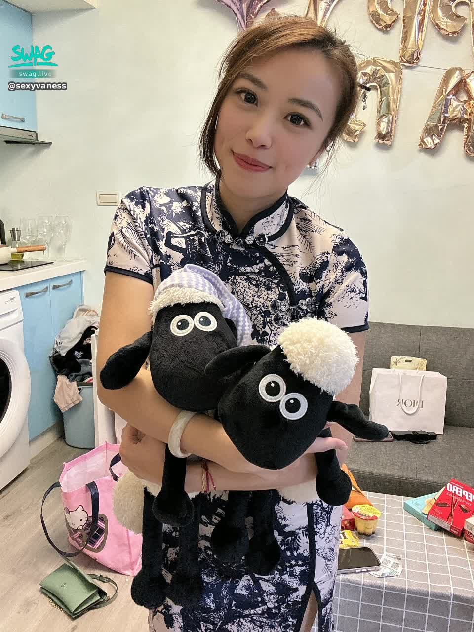 聖誕節快樂～～感謝昨天晚上哥哥的支持喲 ️禮拜四五下午一點記得再來陪我玩😘 Swag