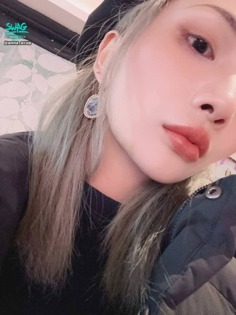 Babe一直以來我都是很努力滿足大家，從來都沒欺騙過粉絲。你們的要求，向來安娜也都是盡力滿足。 Swag