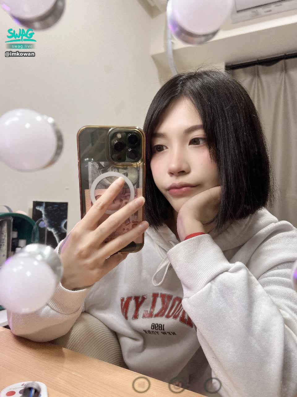 現在私訊只要丟十個棒棒口紅 就可以拿每日更新檔案夾嘍💜💜 Swag