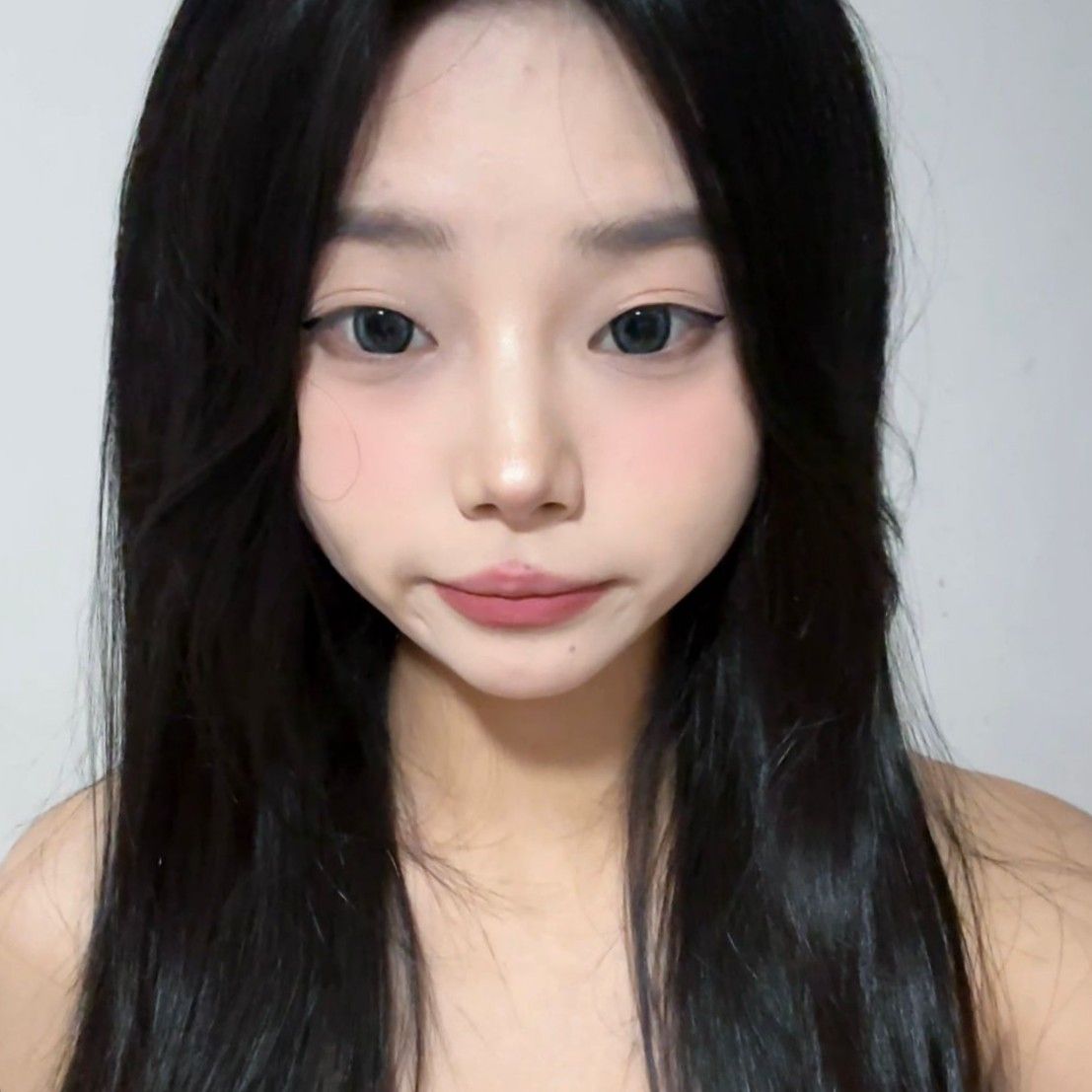 q***q - ホームページ - 公式プロフィール | SWAG